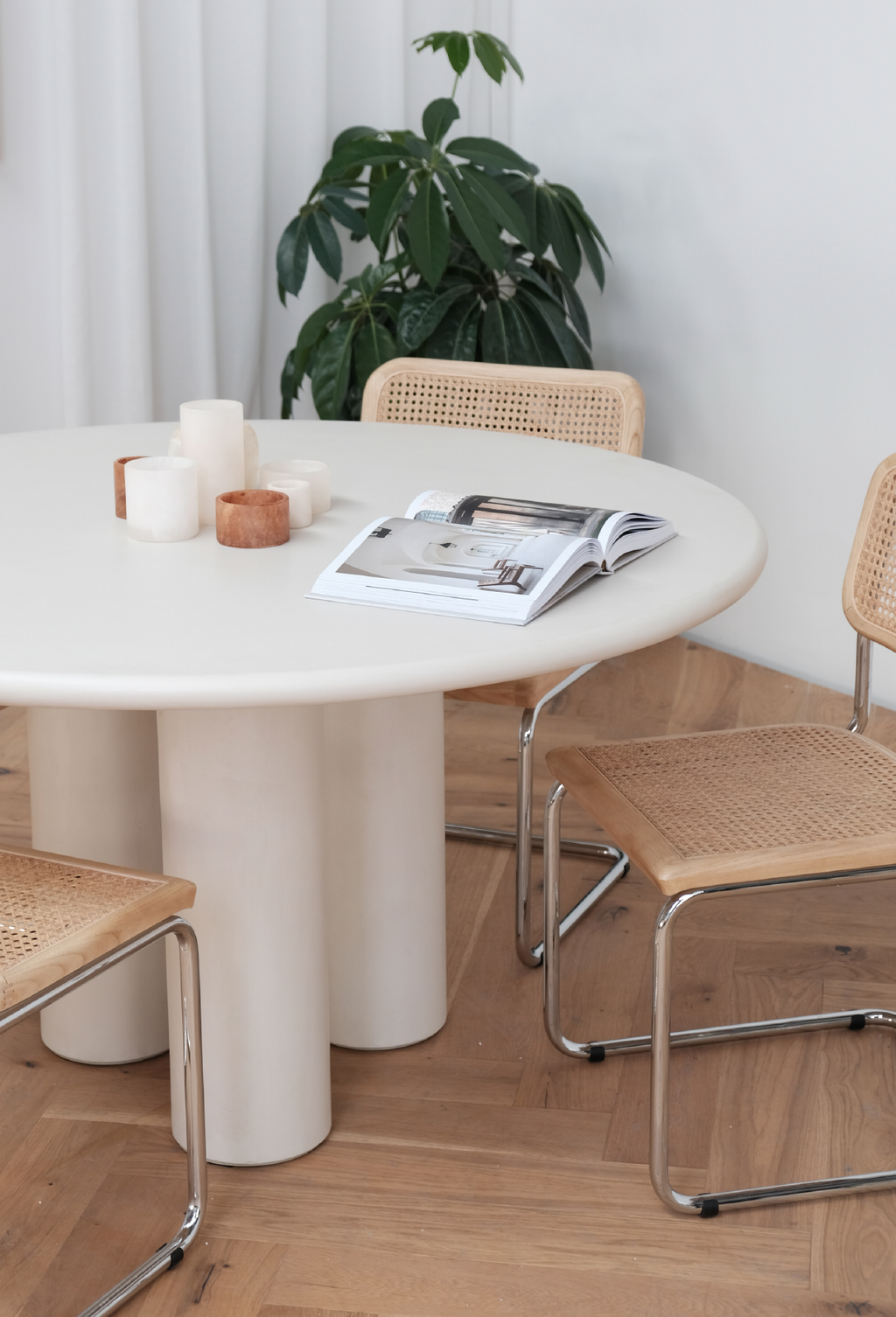 ELEPHANT Dining Table Round in Ivory Tusk – Mobital Group